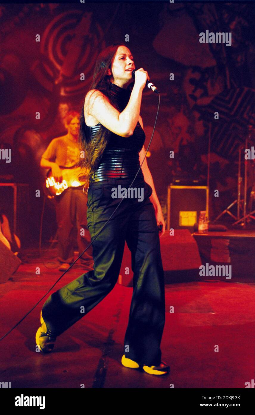 Alanis morrisette singing hi-res stock photography and images - Alamy