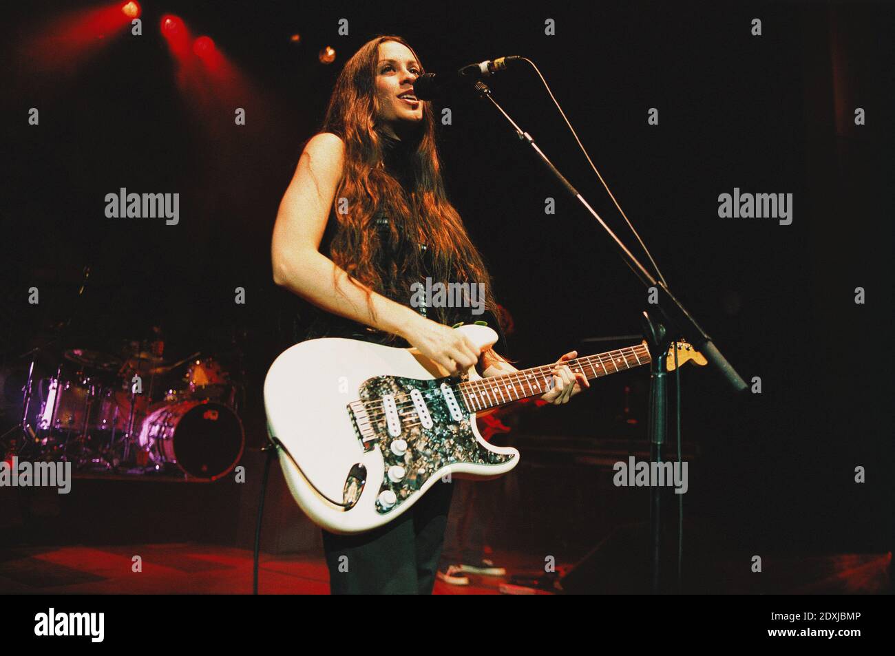 Alanis morrisette singing hi-res stock photography and images - Alamy