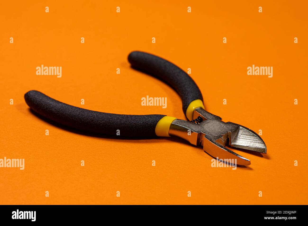 Red black wire cable cutter hi-res stock photography and images - Alamy
