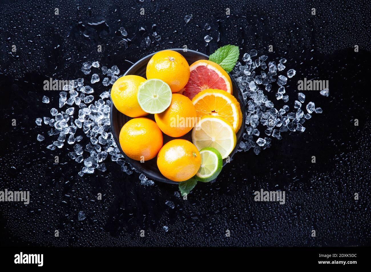 Citrus dish whith orange, lemon, lime and grapefruit with ice and mint ...