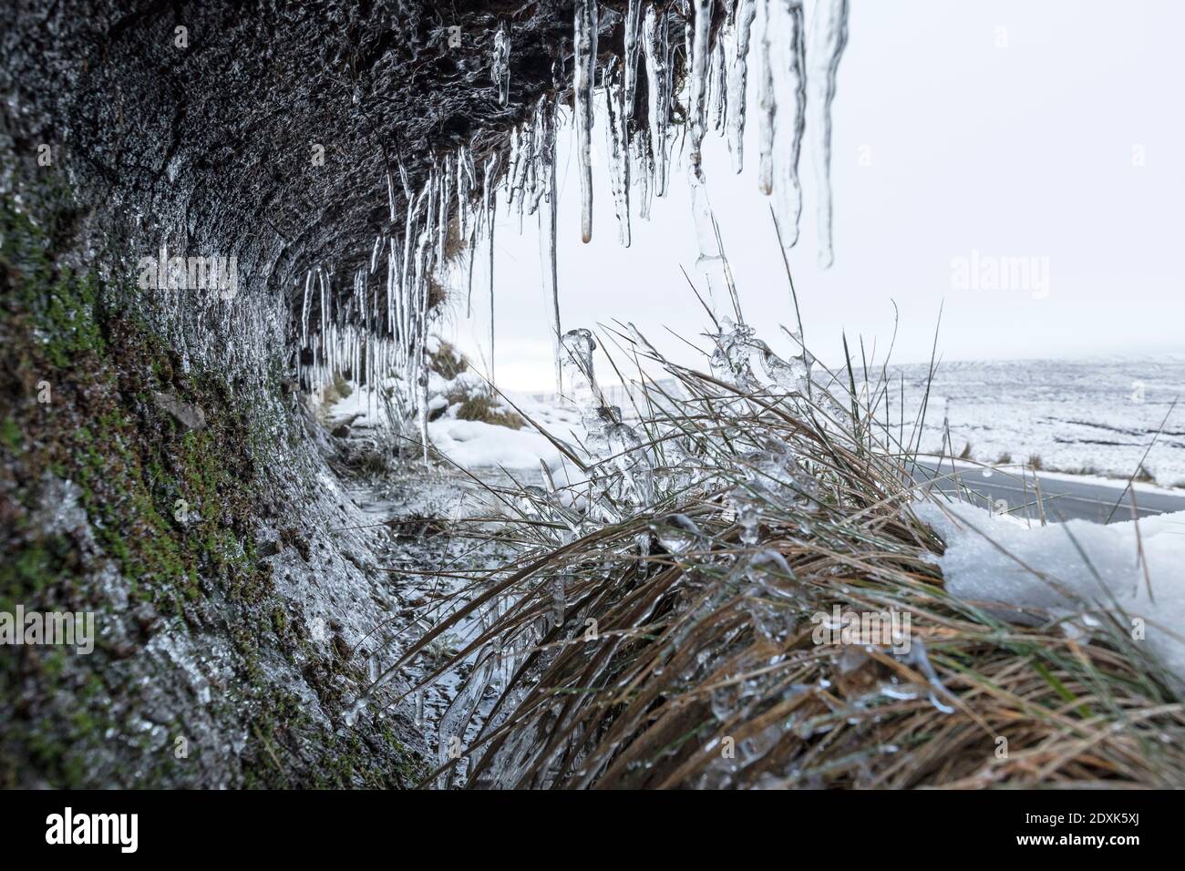 Christmas countryside uk heavy snow hi-res stock photography and images ...