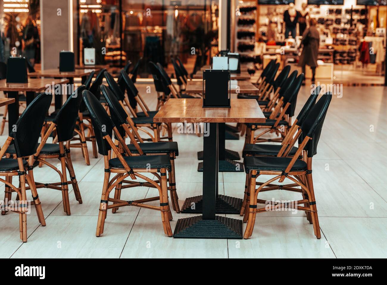 lot of empty tables in the food court Stock Photo - Alamy
