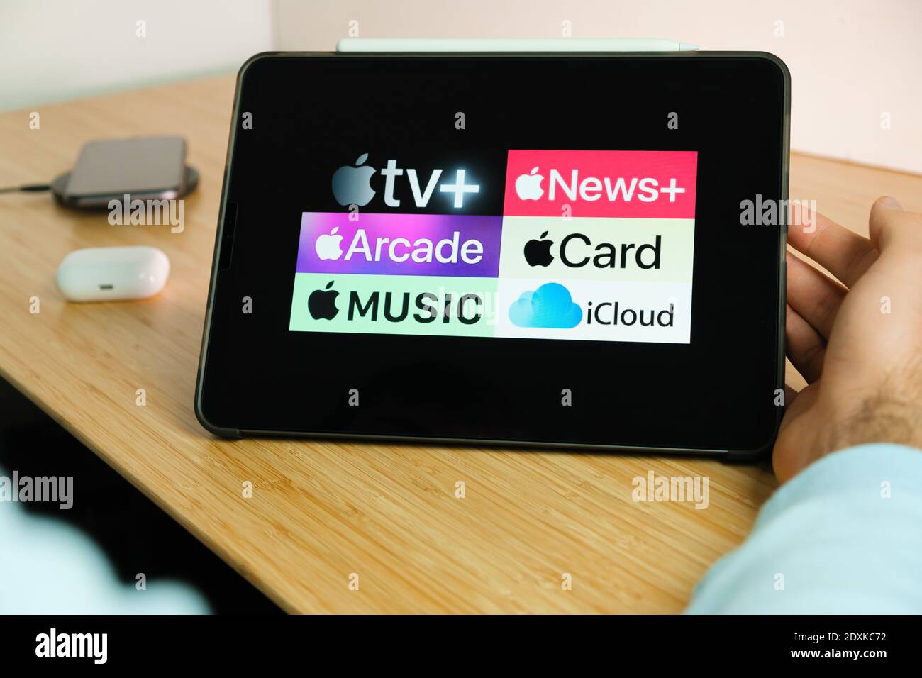 Apple arcade logo hi-res stock photography and images - Alamy