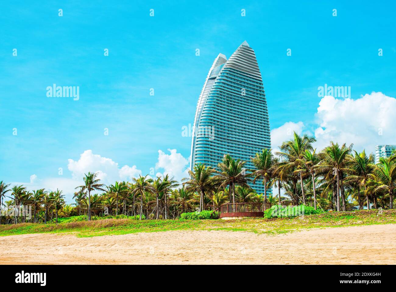 Luxury Atlantis Resort in Haitang Bay on the shores of South China Sea ...