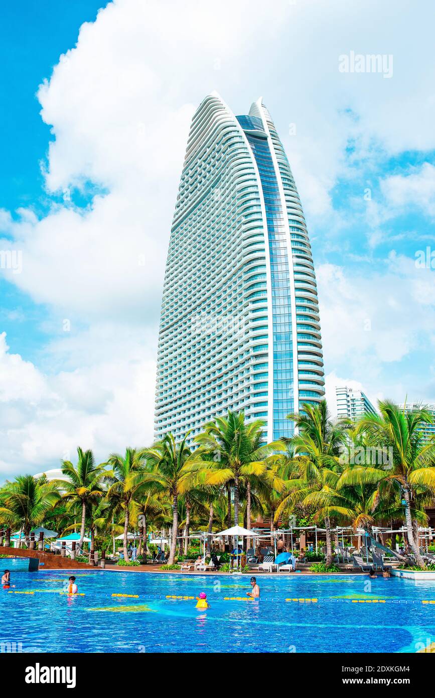 Luxury Atlantis Resort in Haitang Bay on the shores of South China Sea ...