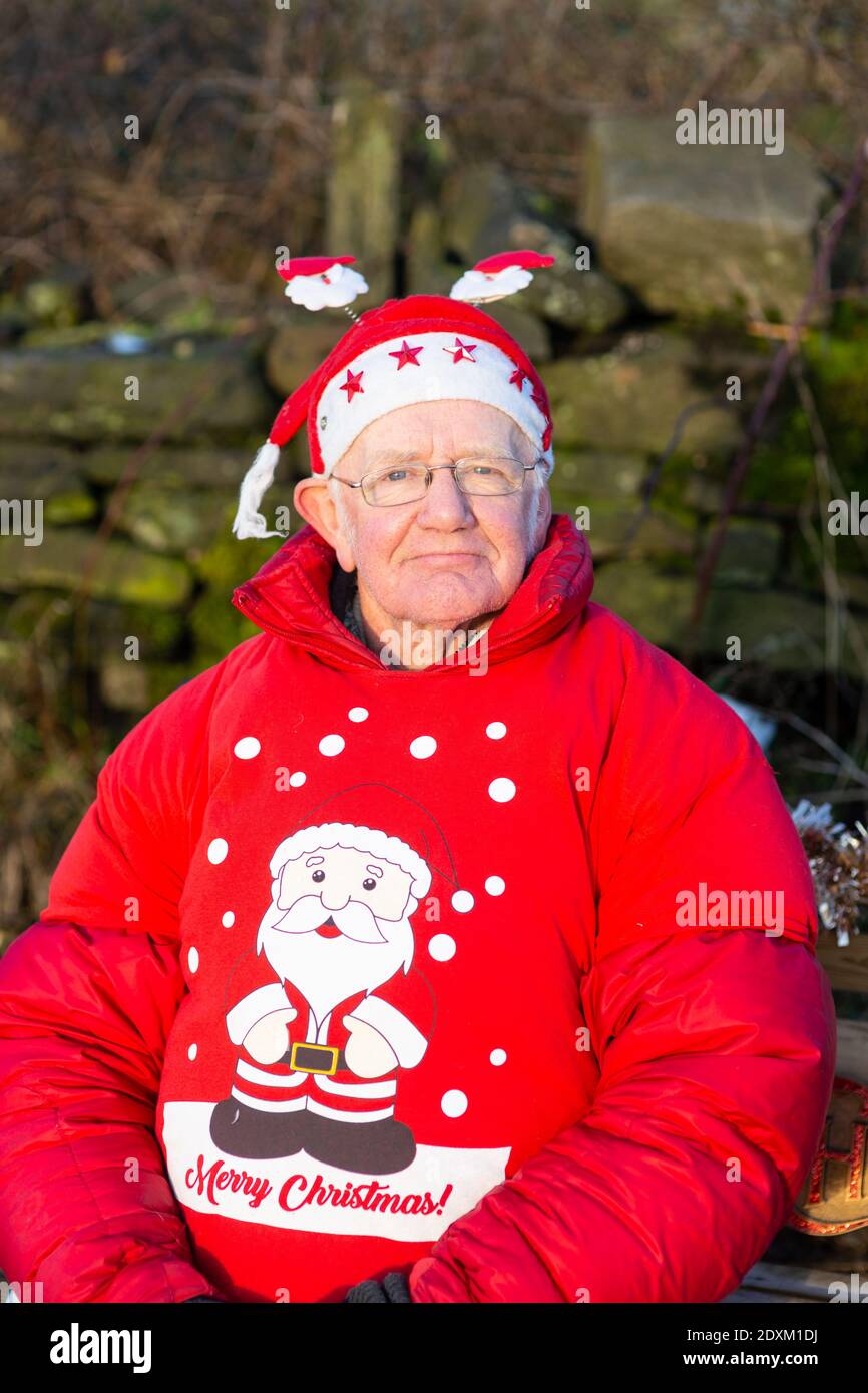 Bolton, England, 24th Dec 2020. Tommy "Waving Man" Halliday, well known ...