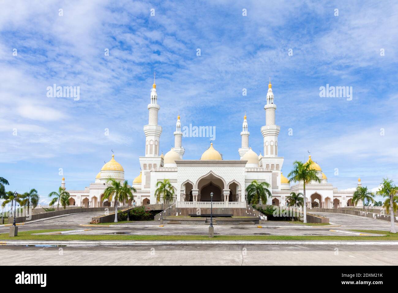 The Sultan Haji Hassanal Bolkiah Mosque in Cotabato City, Philippines ...