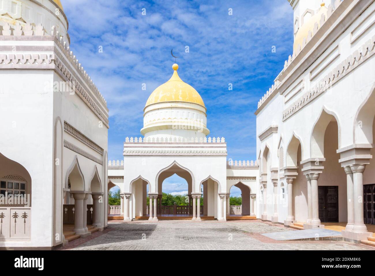 The Sultan Haji Hassanal Bolkiah Mosque in Cotabato City, Philippines ...