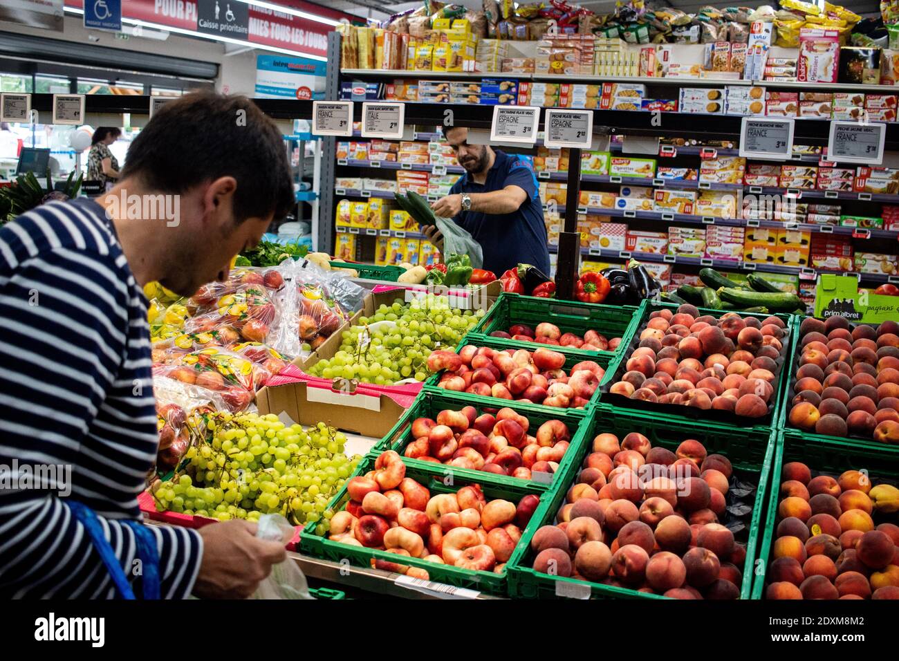 llustration of daily life in FRANCE. Illustration de vie quotidienne en ...