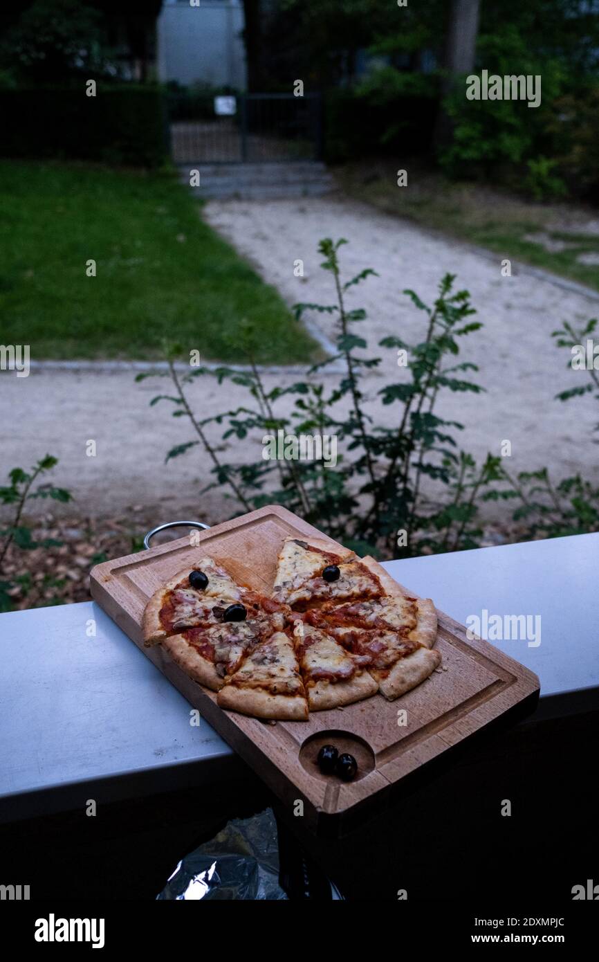 Illustration of daily life in France. Illustration de vie quotidienne ...