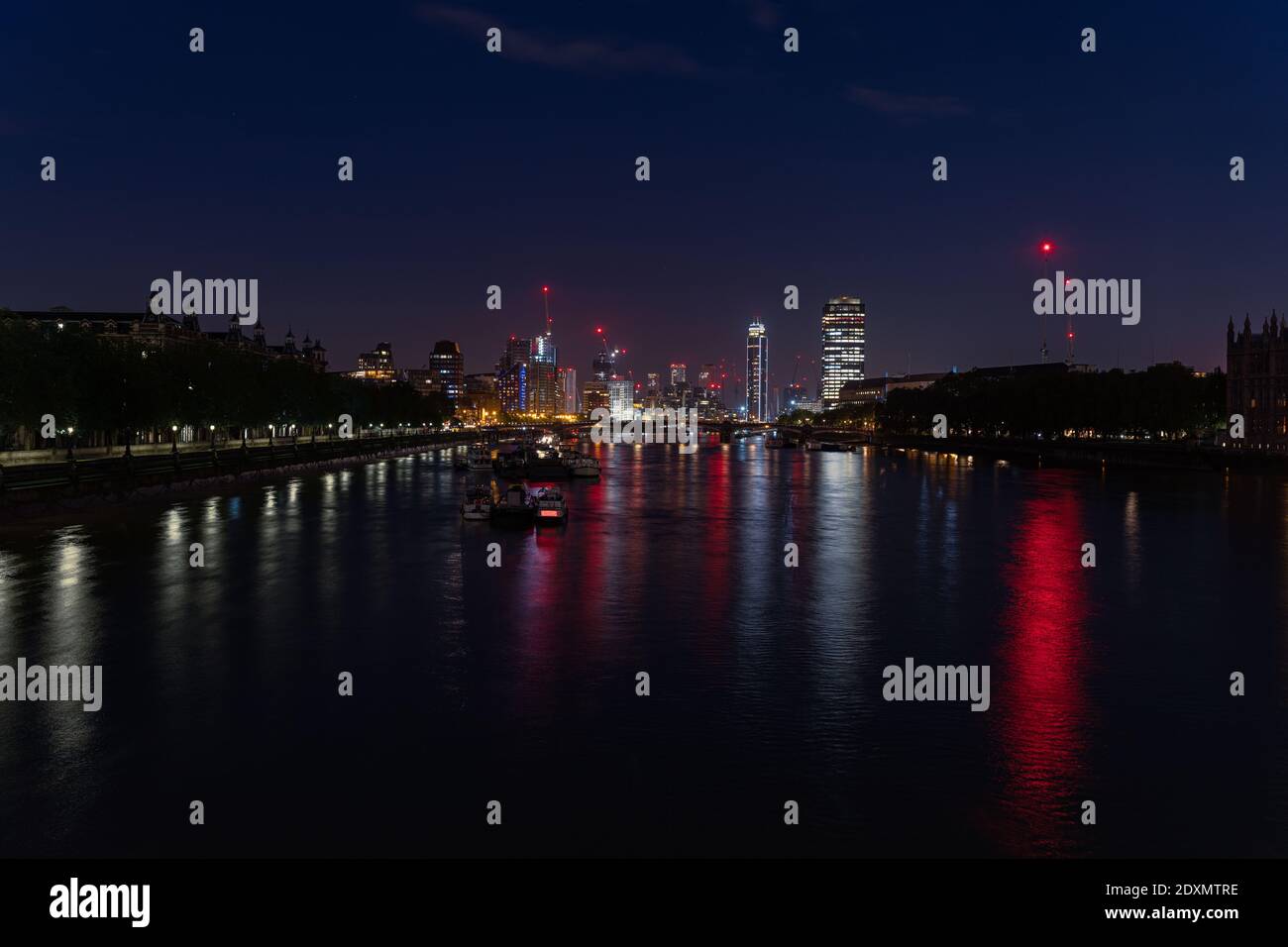London city at night wallpaper hi-res stock photography and images - Alamy