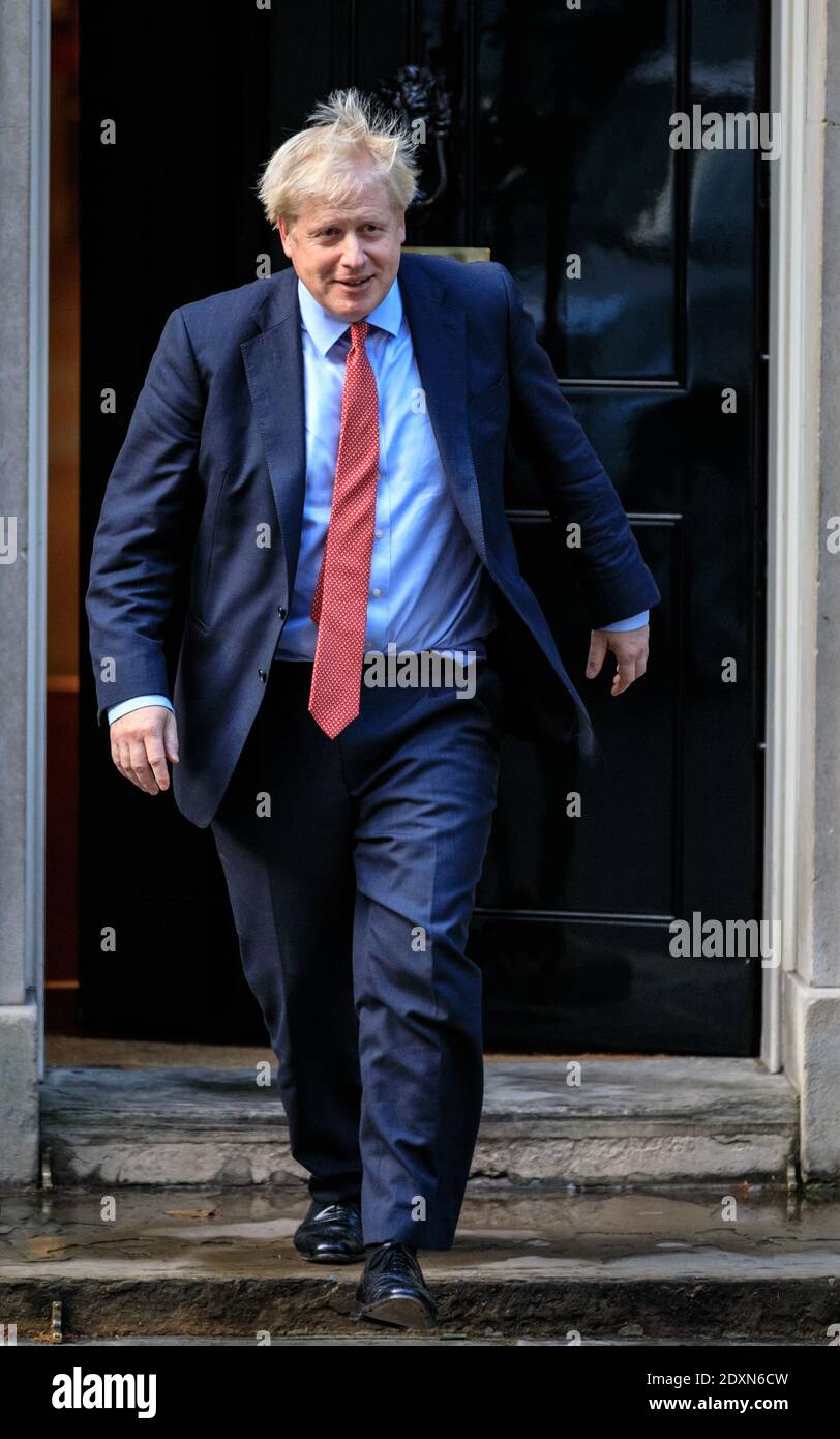 Overweight people walking hi-res stock photography and images - Alamy