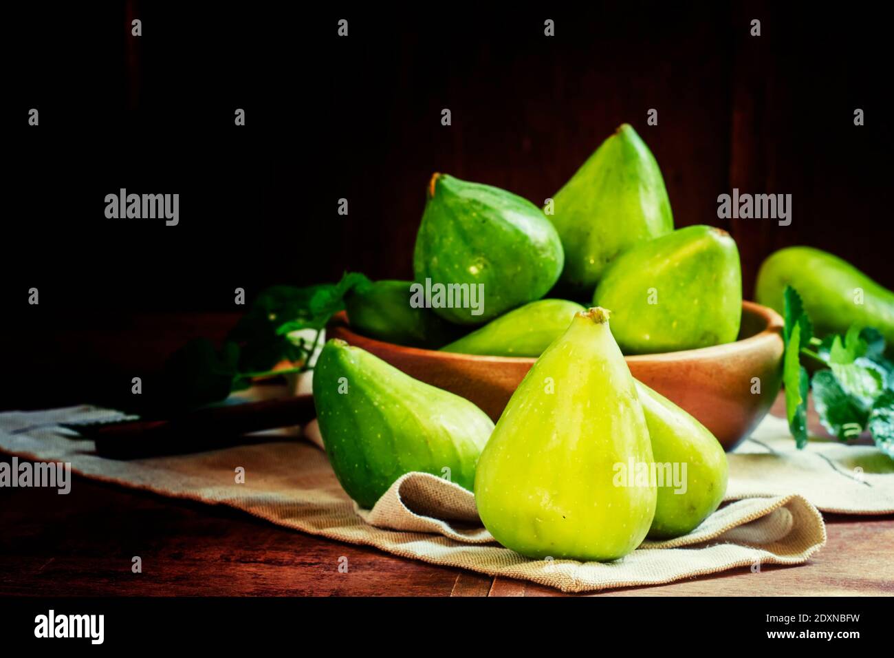 Fresh green figs, still life in rustic style, vintage wood background ...