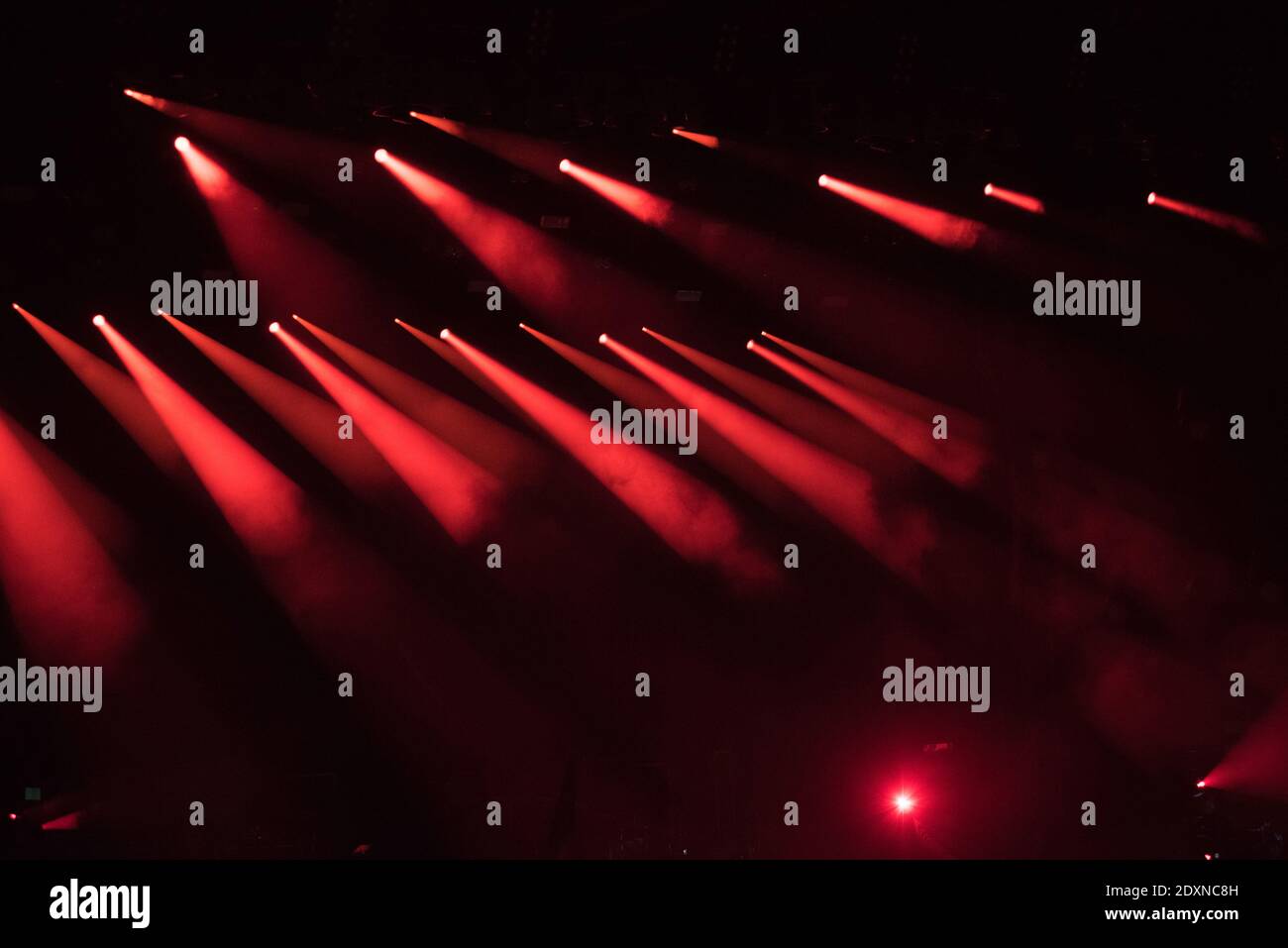 Full stage shot hi-res stock photography and images - Alamy