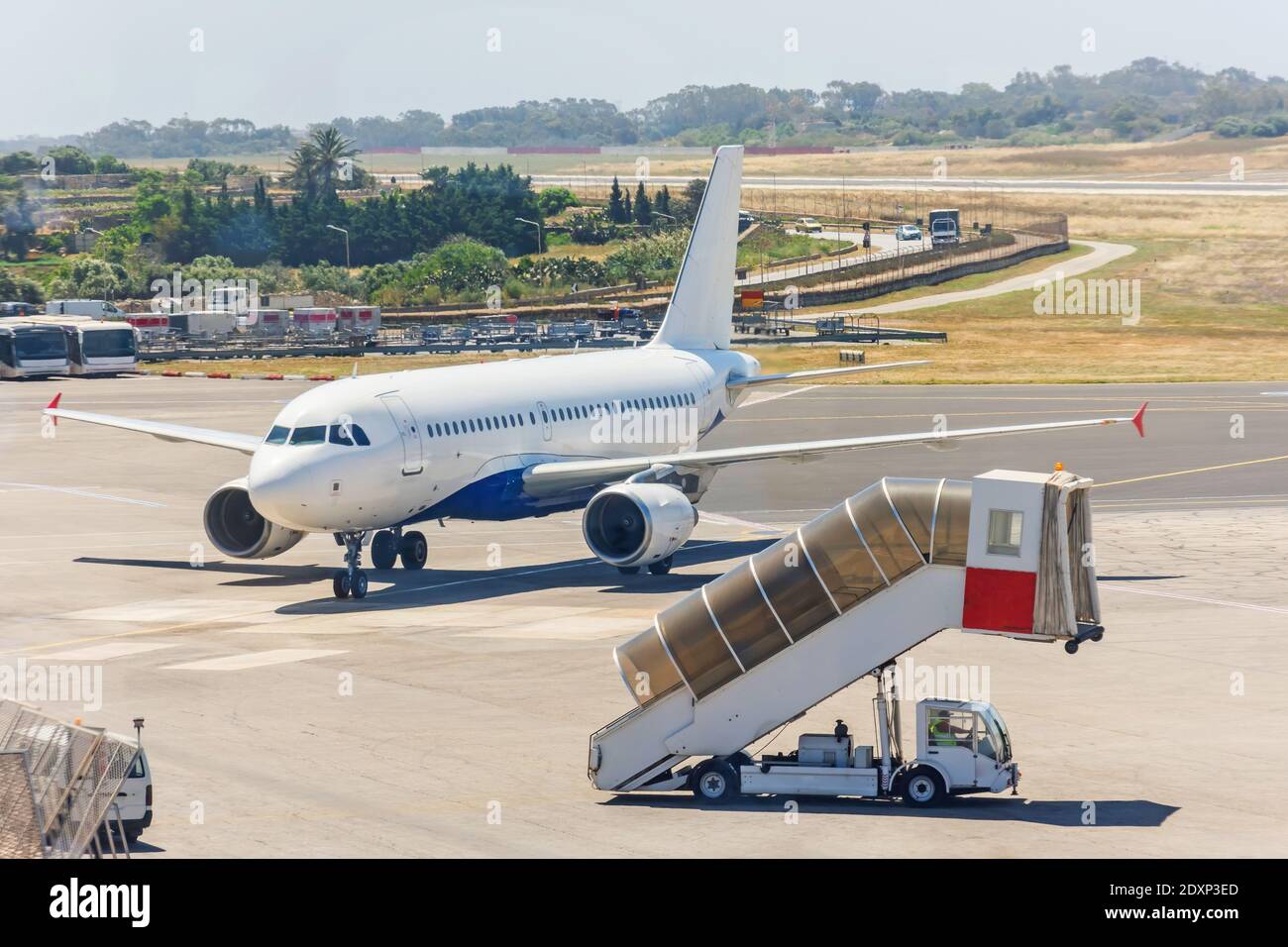 Mobile aircraft maintenance hi-res stock photography and images - Alamy