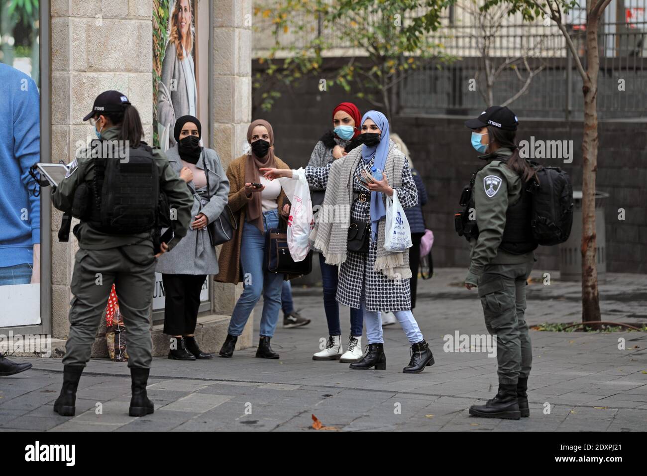 Israeli policewomen hi-res stock photography and images - Alamy