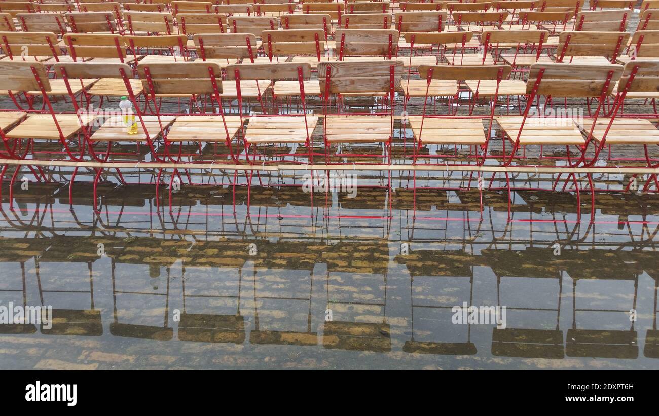 Reflection water puddle chair hi-res stock photography and images - Alamy