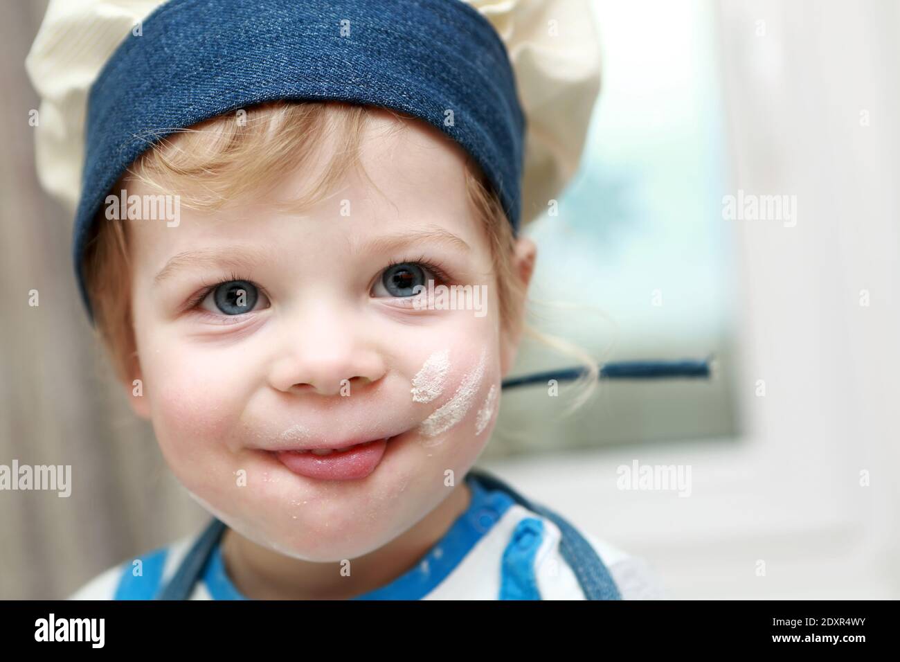 Smiling boy in chef hi-res stock photography and images - Alamy
