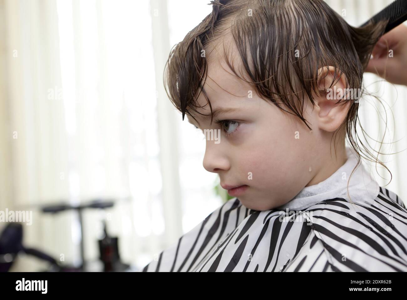 Black barber and child hi-res stock photography and images - Alamy