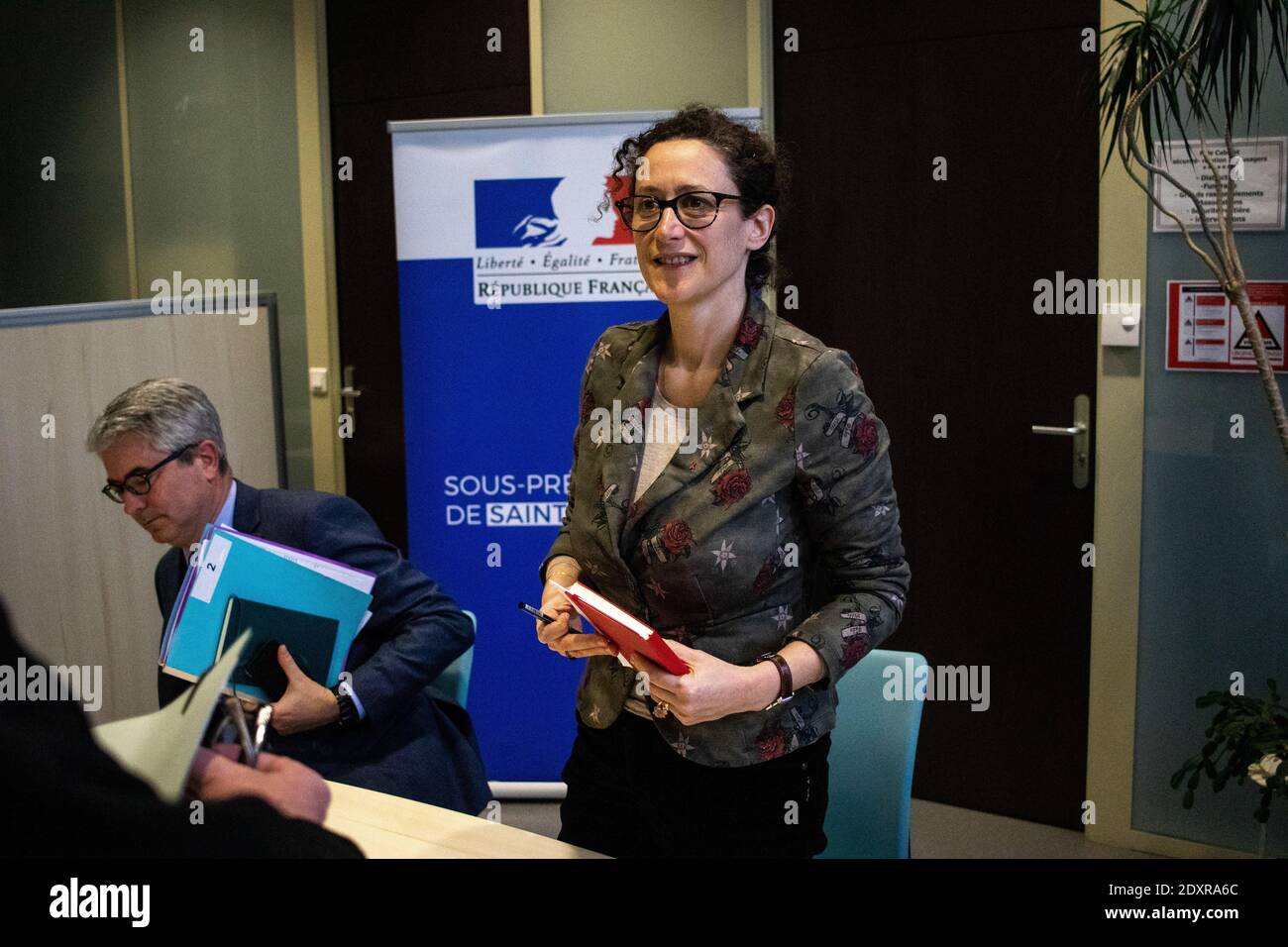 FRA - POLITIQUE - LE GRAND DÉBAT NATIONAL - EMMANUELLE WARGON À SAINT ...