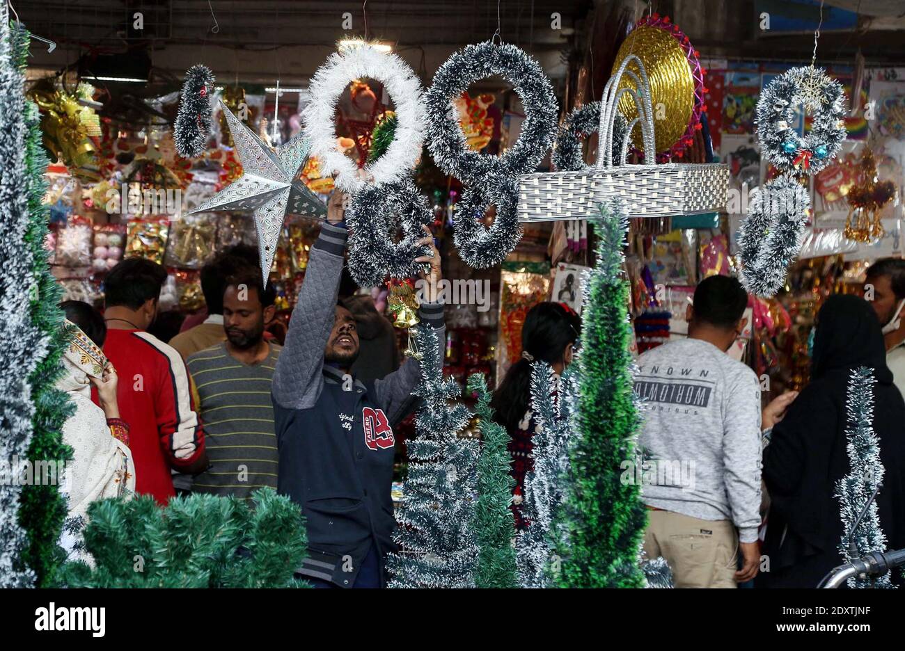 Saddar bazaar hi-res stock photography and images - Alamy