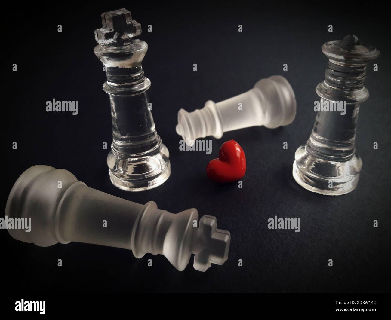 Chess pieces falling hi-res stock photography and images - Alamy