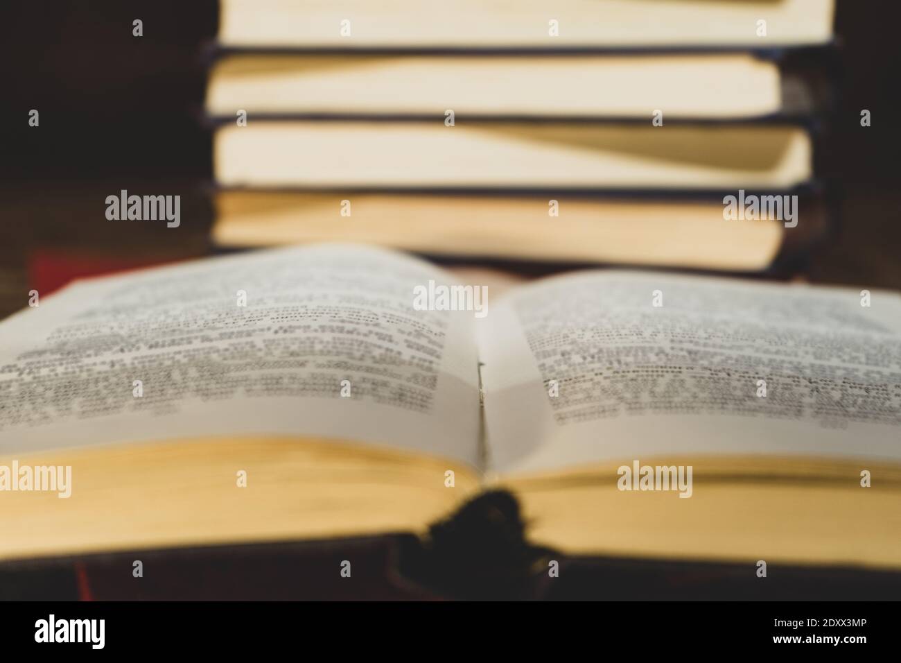 Detective book cover hi-res stock photography and images - Alamy