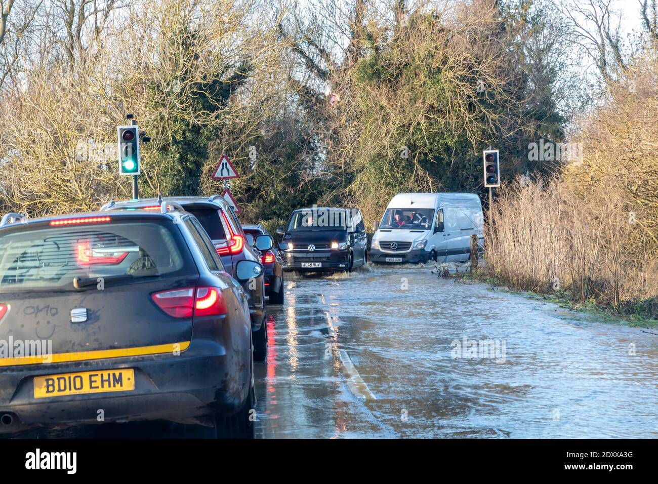 Cars floods severe weather hi-res stock photography and images - Alamy