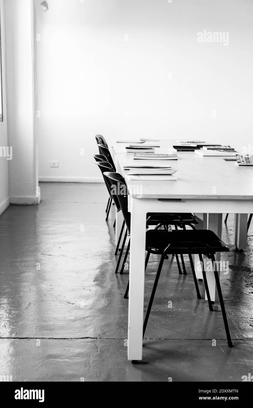 Empty chair classroom Black and White Stock Photos & Images - Alamy