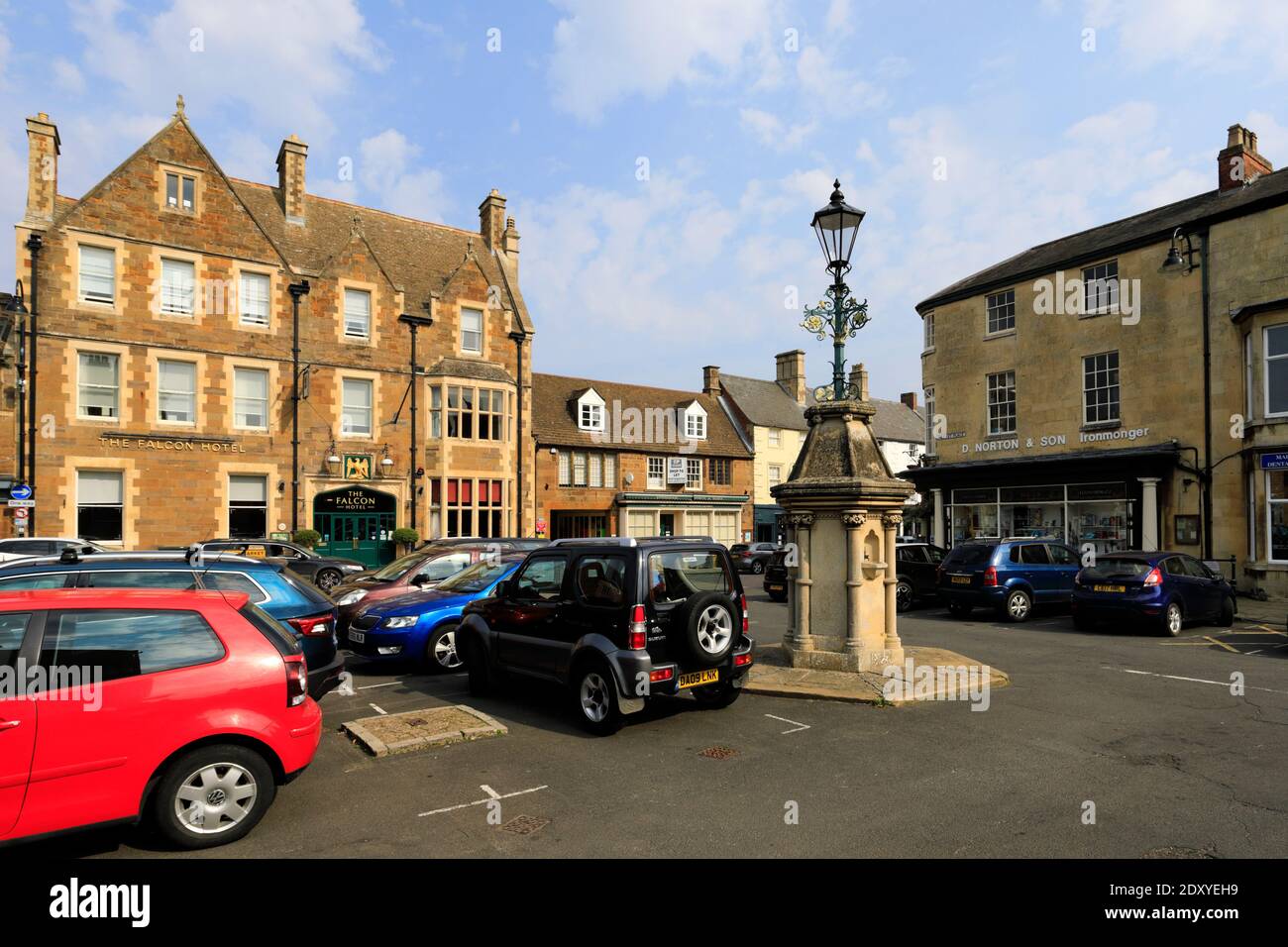 Summer view of the Market Place of Uppingham, Rutland, England, UK ...