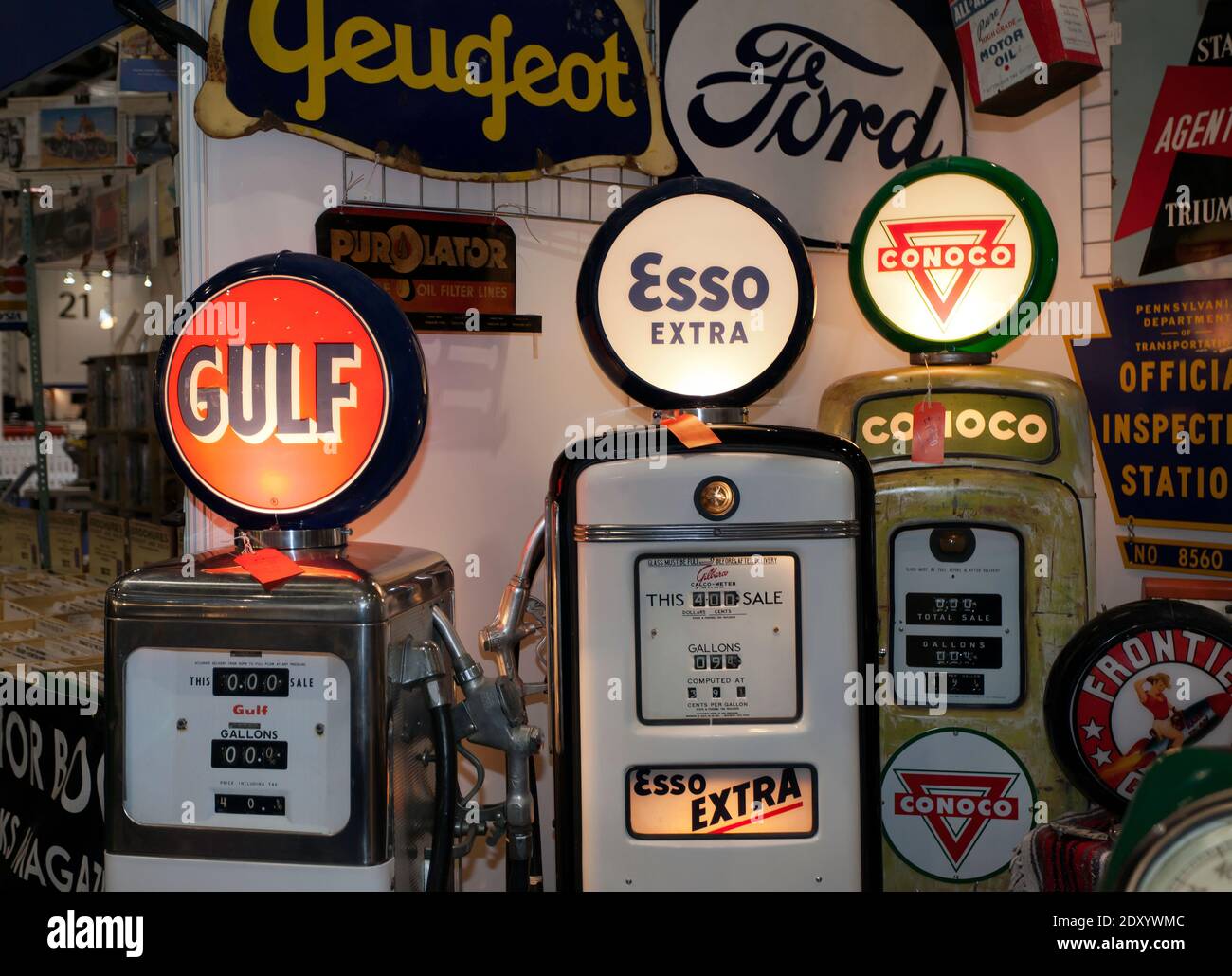 Vintage garage signs hi-res stock photography and images - Alamy