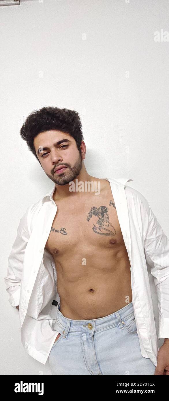 Average man standing hi-res stock photography and images - Alamy