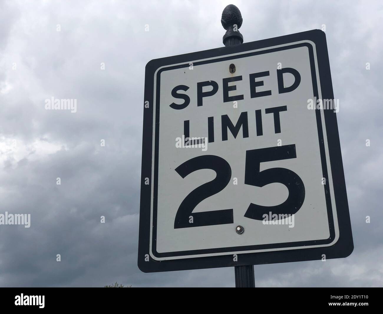 25 mph sign hi-res stock photography and images - Alamy