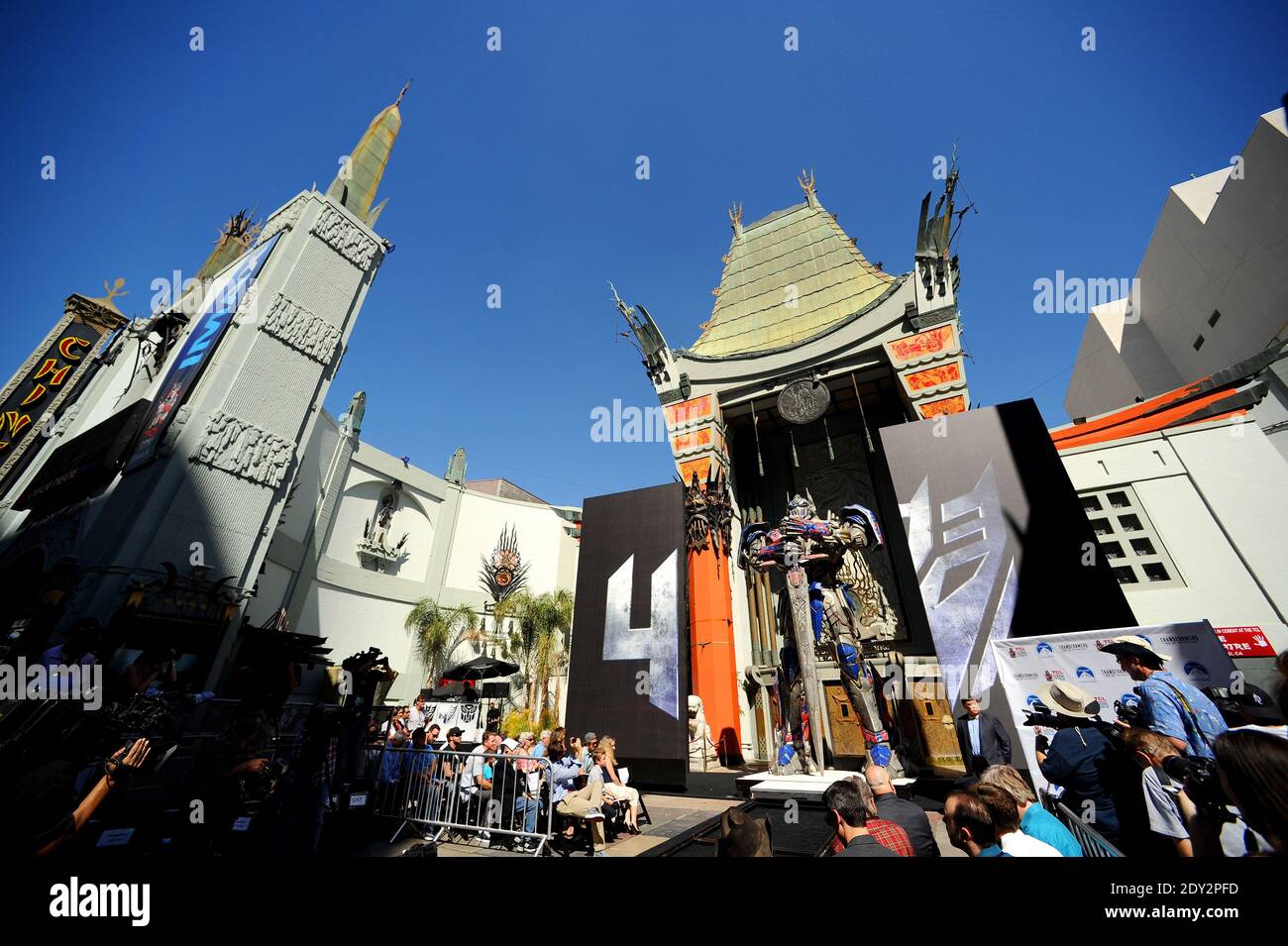 Transformers's Hoptimus Prime handprint and footprint ceremony on ...