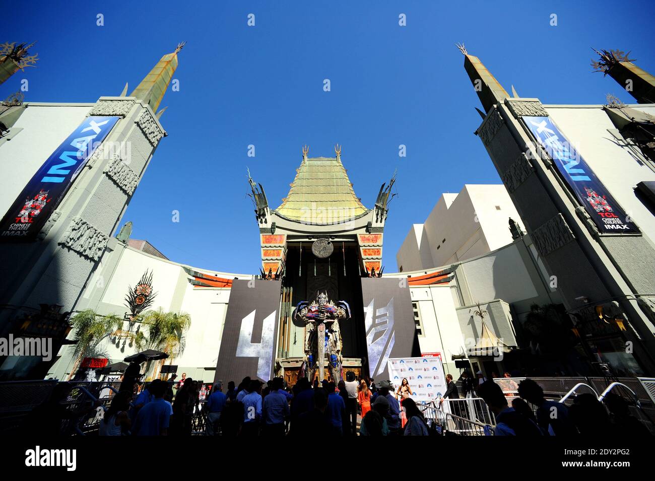 Transformers's Hoptimus Prime handprint and footprint ceremony on ...