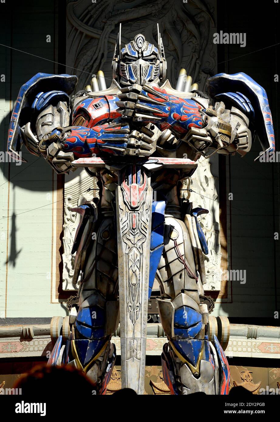 Transformers's Hoptimus Prime handprint and footprint ceremony on ...