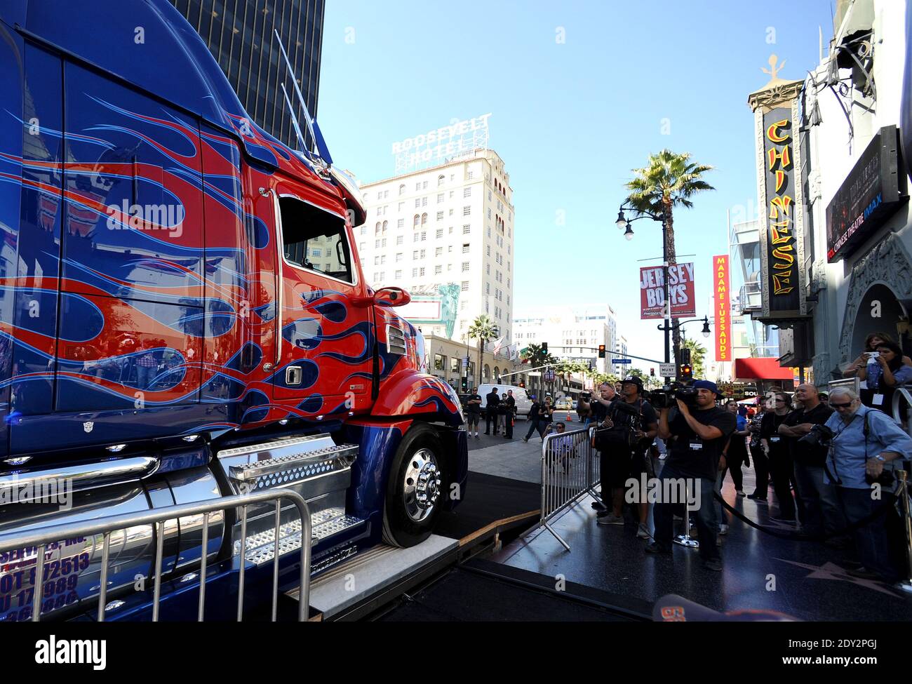 Transformers's Hoptimus Prime handprint and footprint ceremony on ...