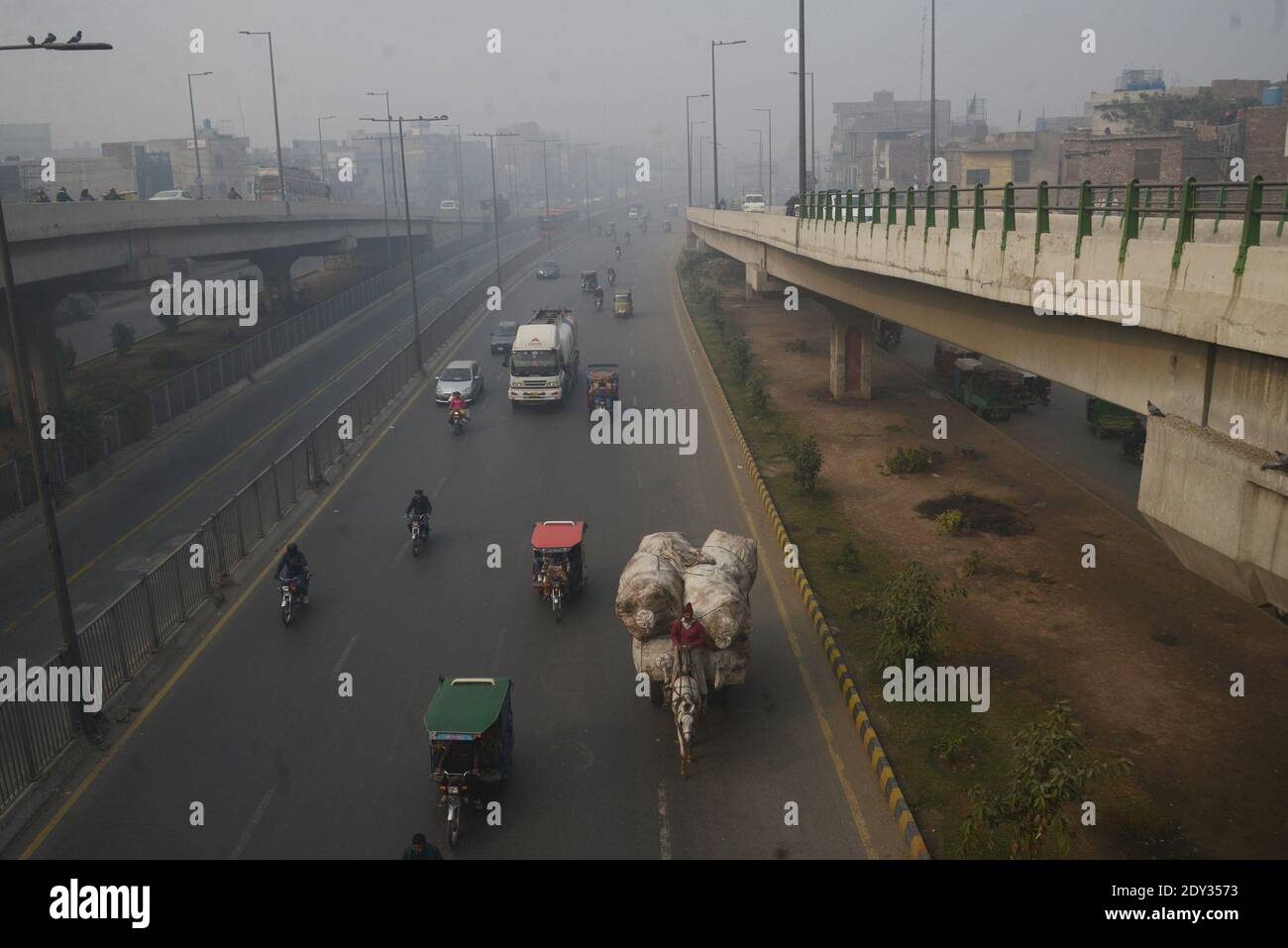 Pakistani Commuters make their way amid dense fog on a cold winter ...