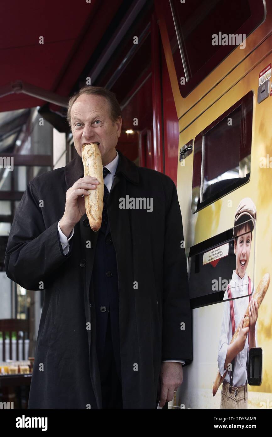 French baguette vending machine hi-res stock photography and images - Alamy