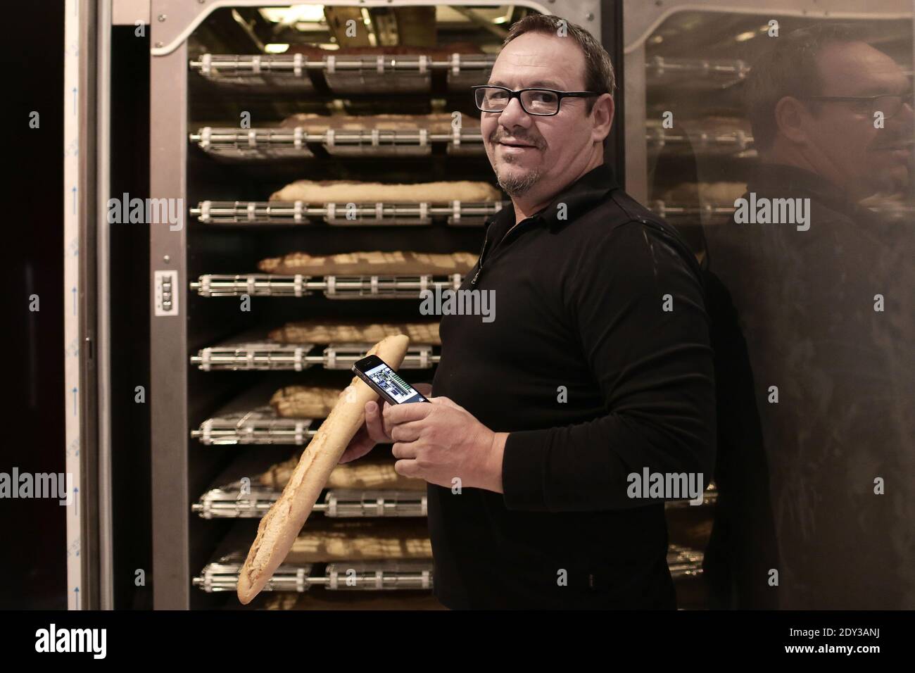 French baguette vending machine hi-res stock photography and images - Alamy