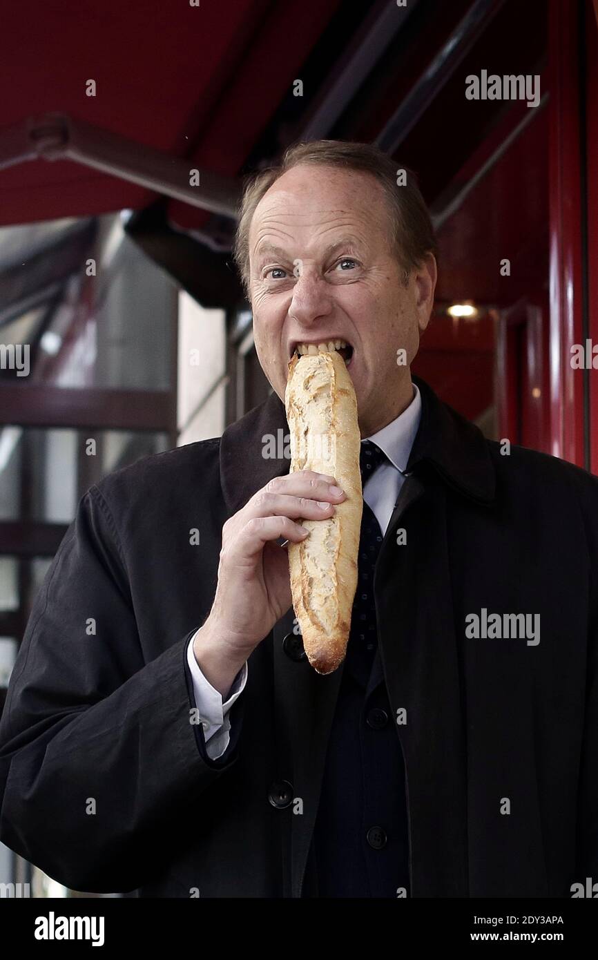 French baguette vending machine hi-res stock photography and images - Alamy
