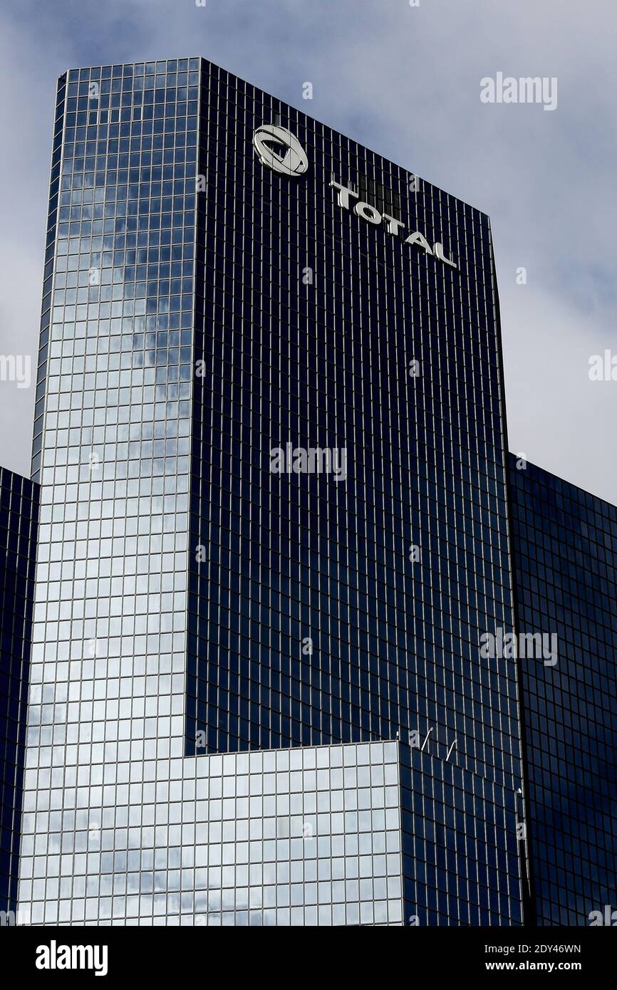 Total Headquarters France High Resolution Stock Photography and Images ...