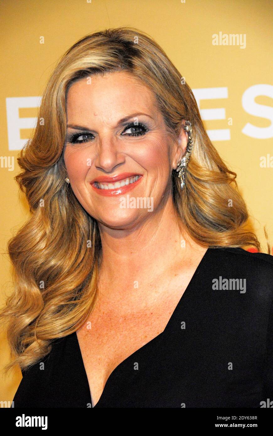 Trisha yearwood cnn heroes hi-res stock photography and images - Alamy