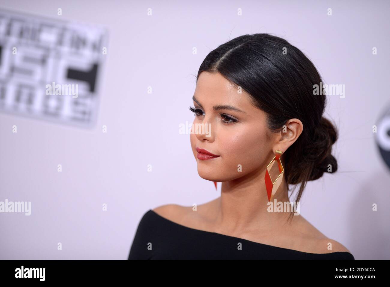 2014 american music awards selena gomez hi-res stock photography and ...