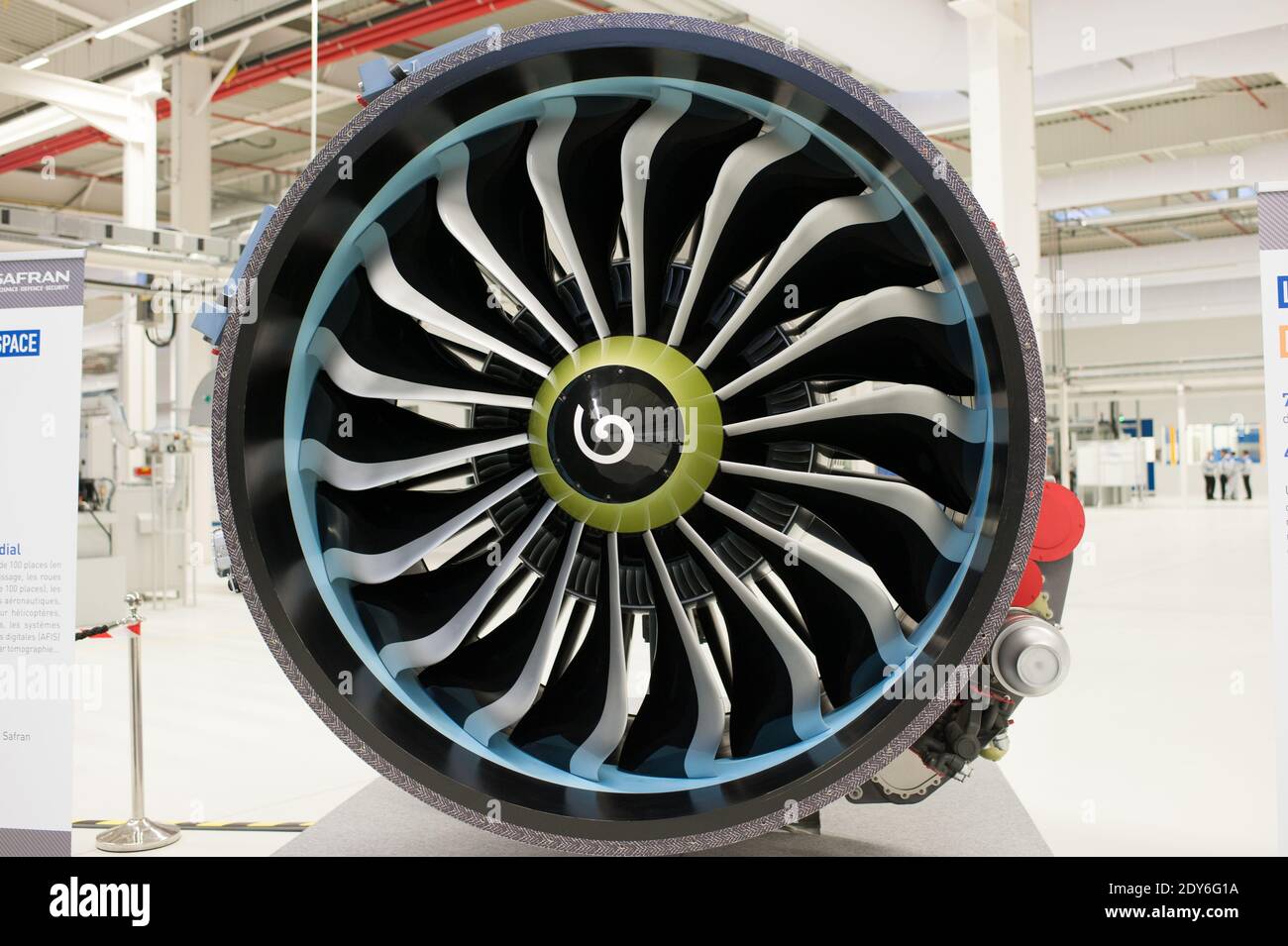 Leading edge aviation propulsion hi-res stock photography and images ...