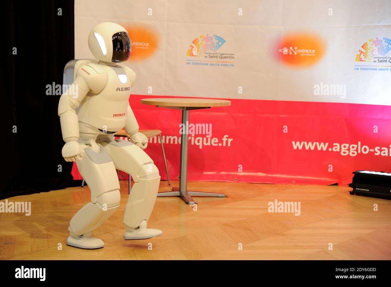 Honda's humanoid robot ASIMO (Advanced Step in Innovative MObility ...