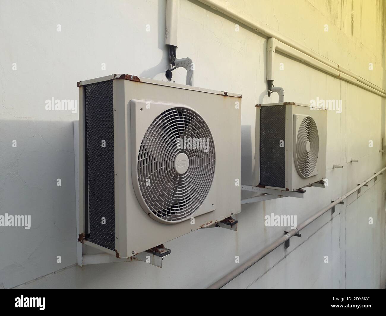 Office building heat pump hi-res stock photography and images - Alamy