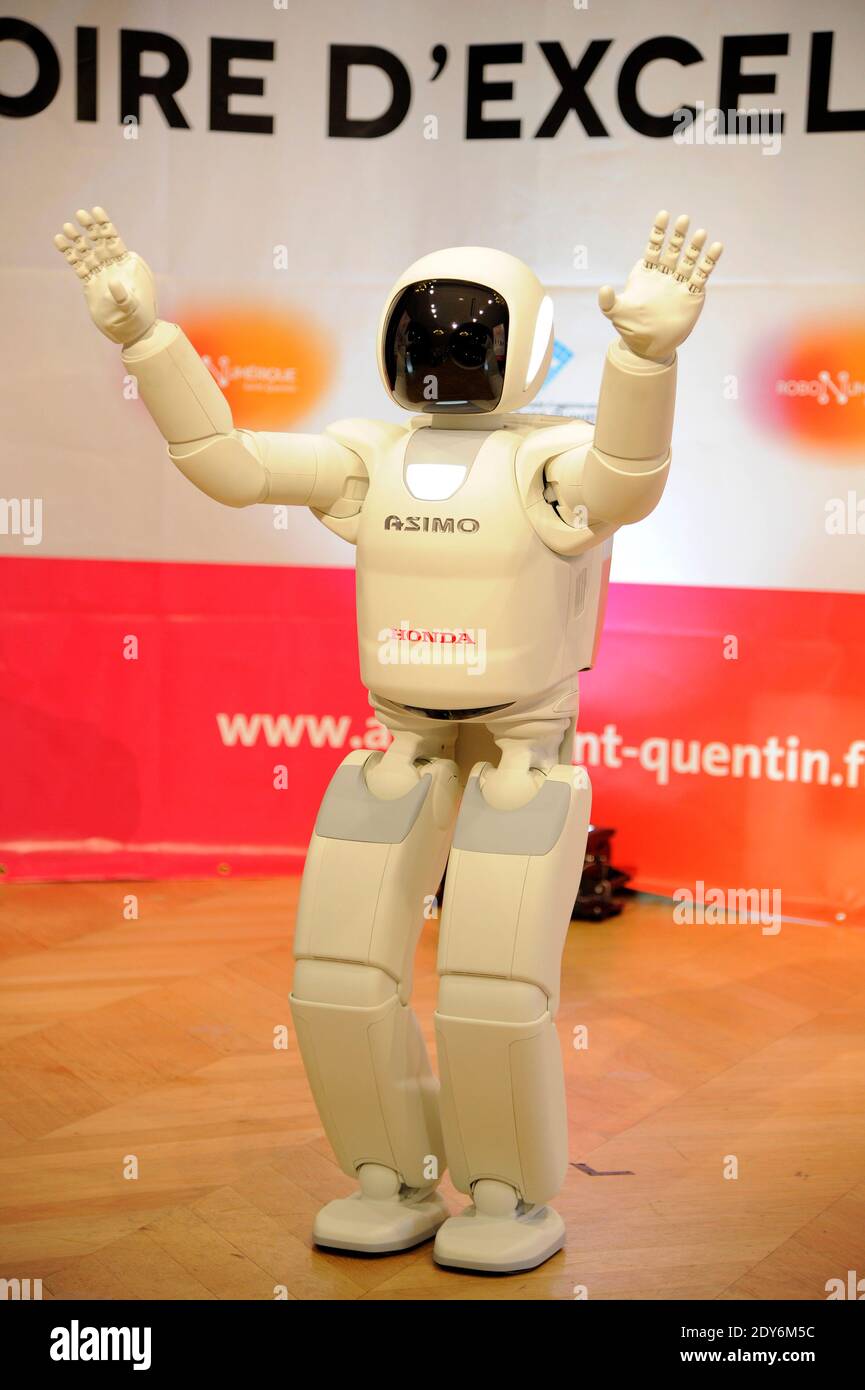 Hondas humanoid robot hi-res stock photography and images - Alamy