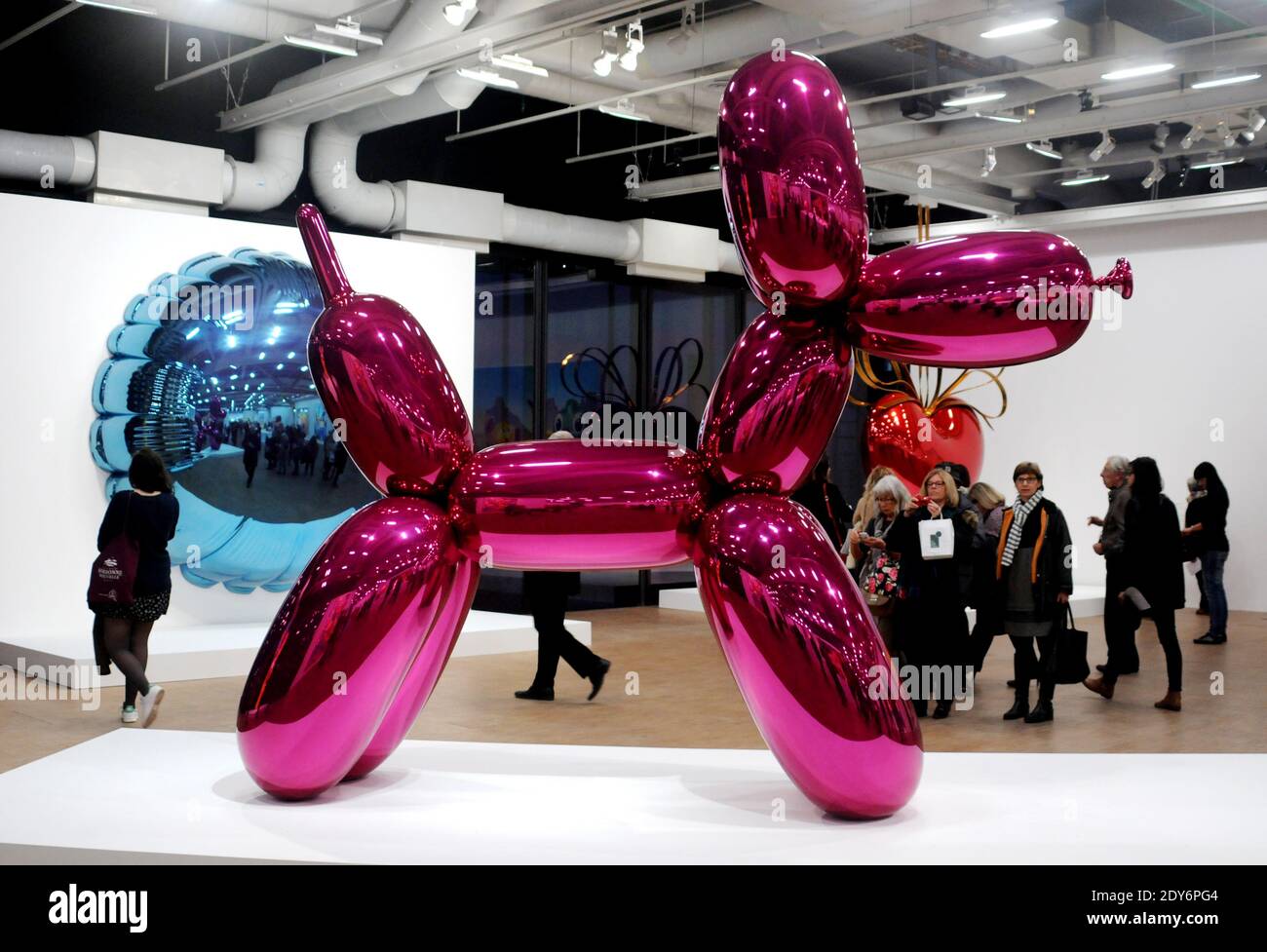 A Jeff Koons retrospective goes on display within the Pompidou Center ...