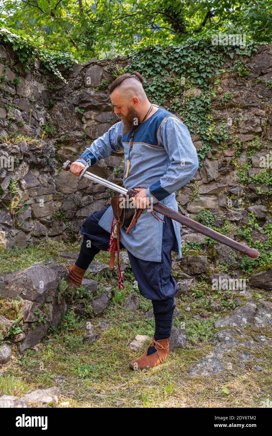 Medieval warrior profile hi-res stock photography and images - Alamy